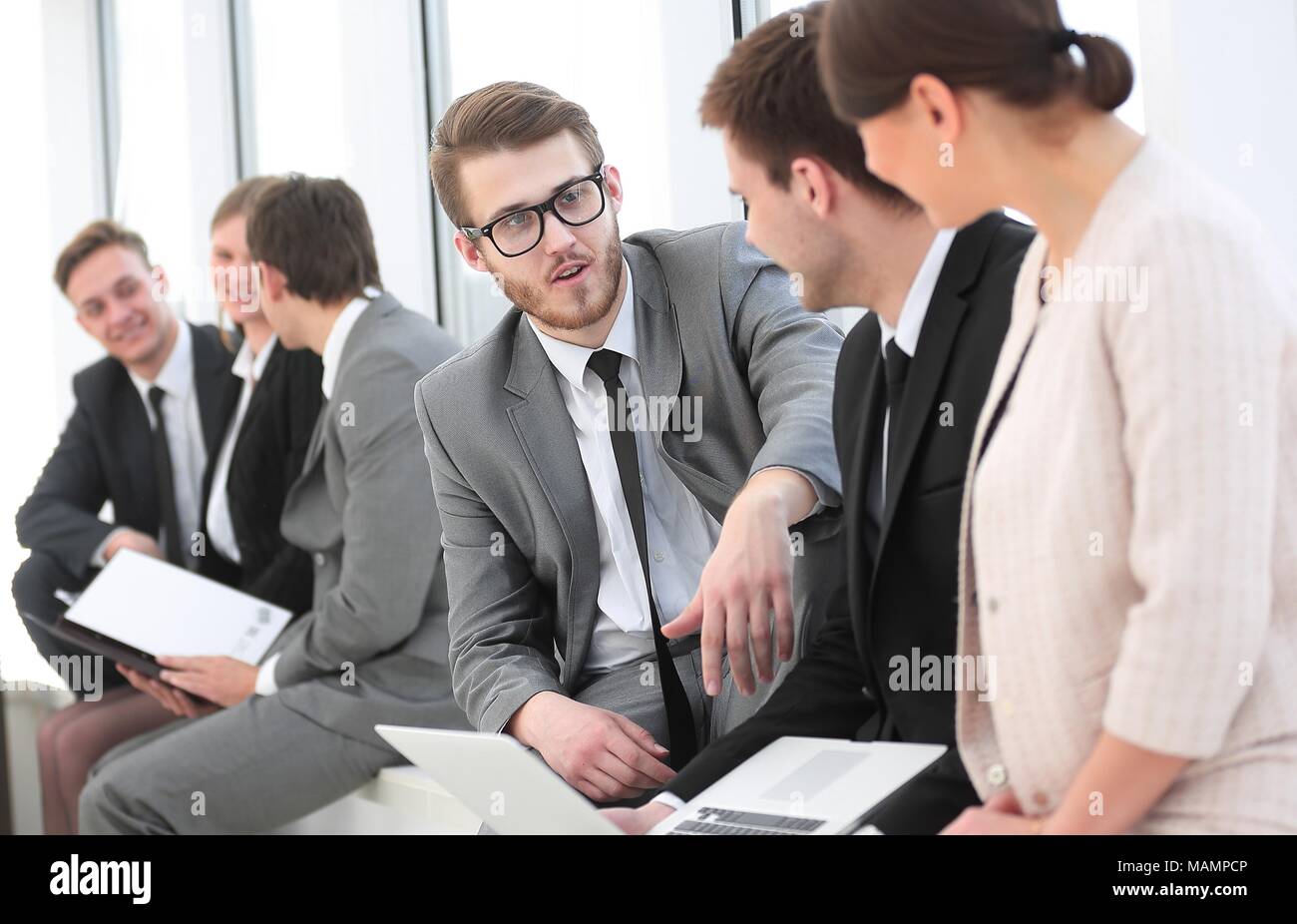 employee with colleagues before the briefing Stock Photo - Alamy