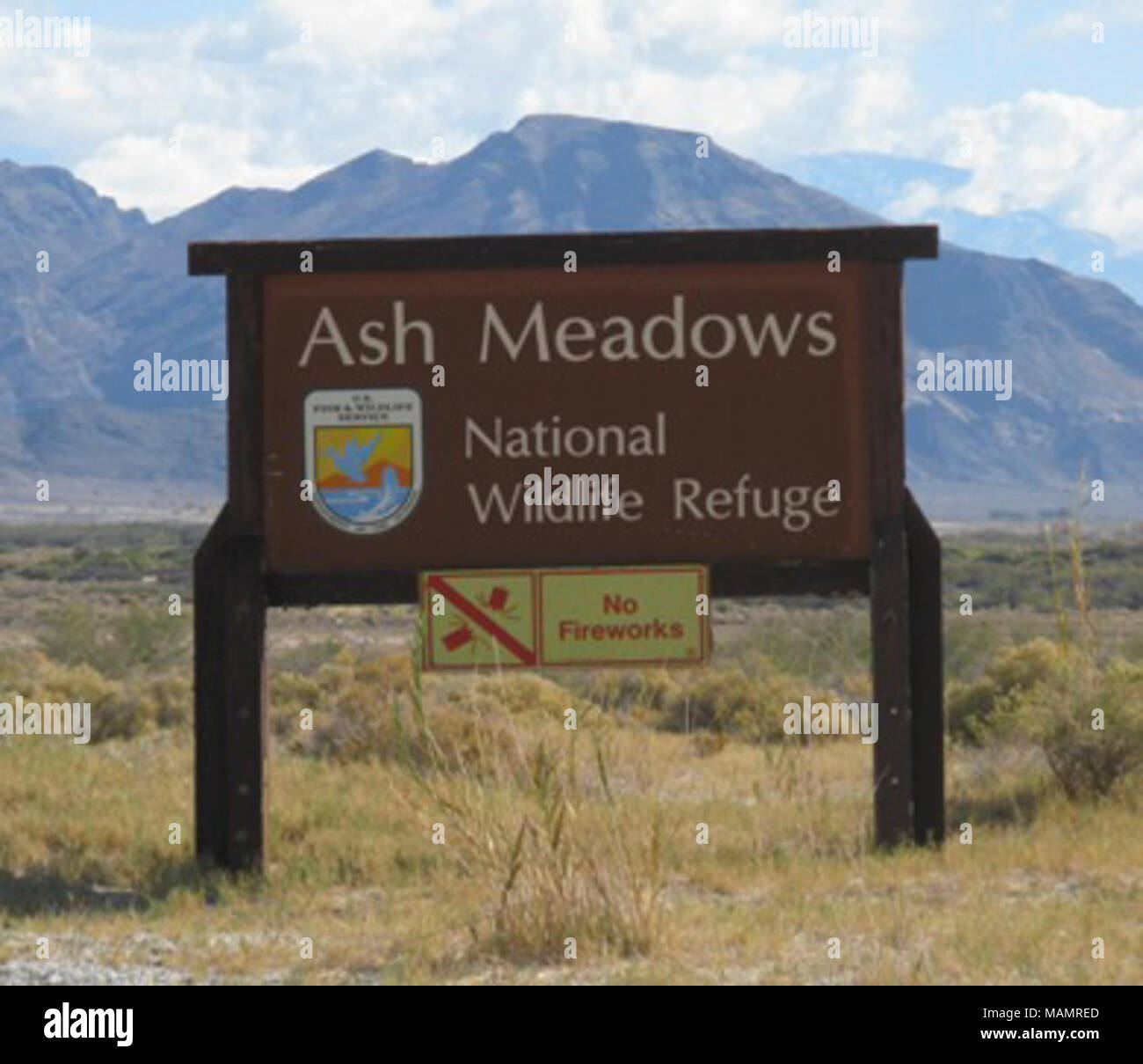 Usfws sign hi-res stock photography and images - Alamy