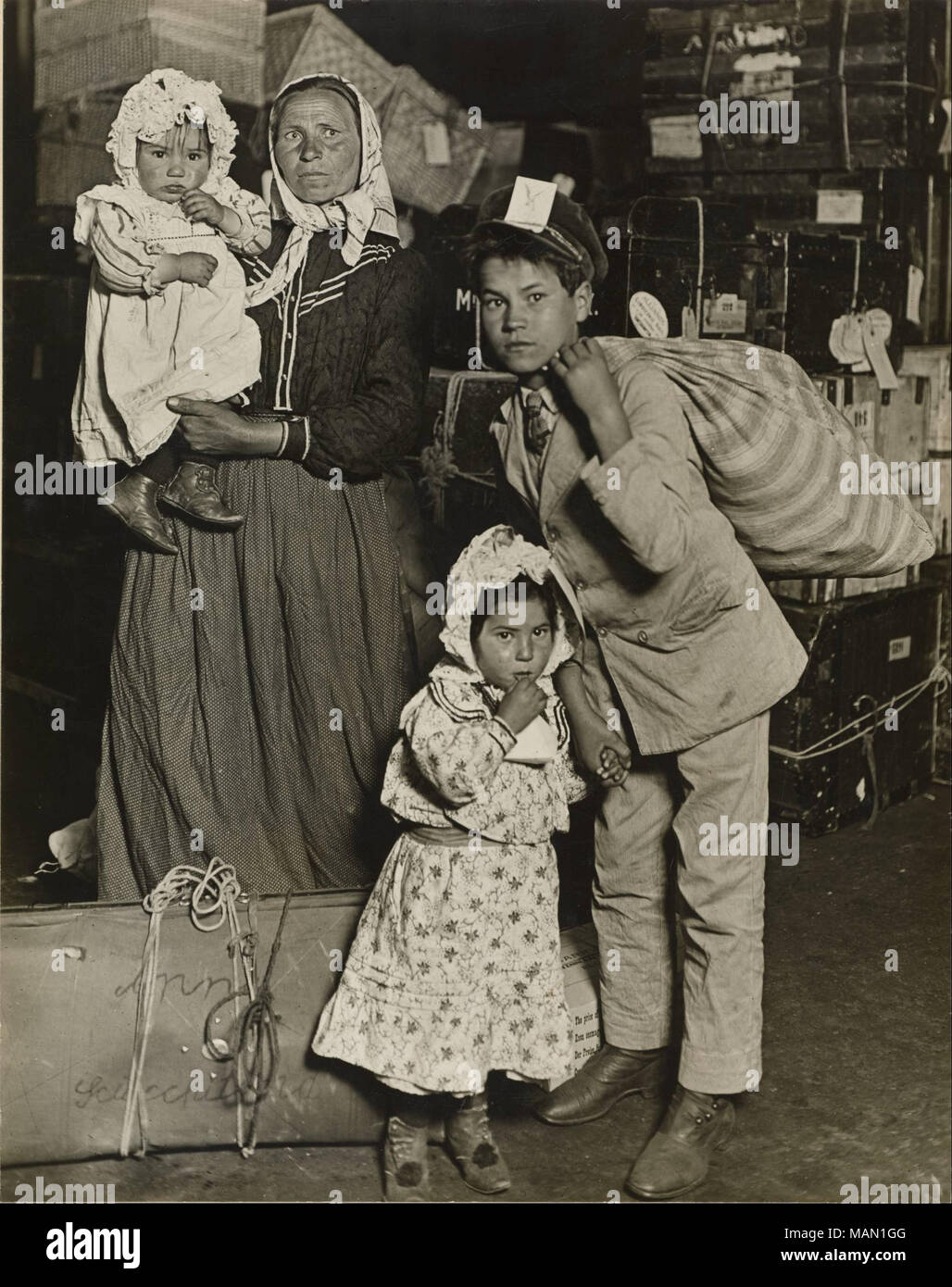 . English: Immigrant Family in the Baggage Room of Ellis Island . 1905 ...