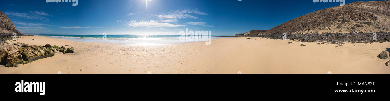 Panorama of the sandy sea beach with the sun Stock Photo - Alamy