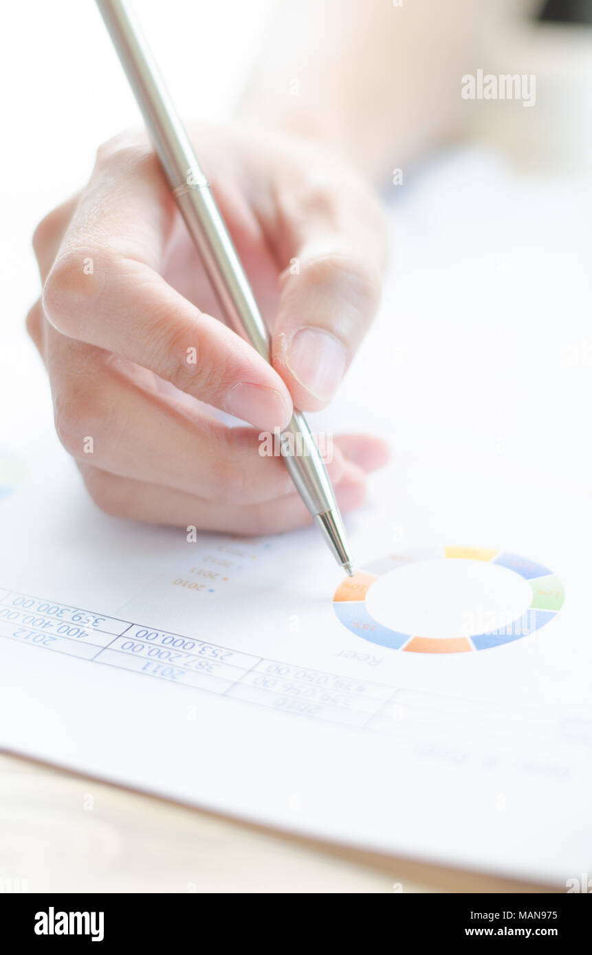 African hand signing legal document hi-res stock photography and images ...