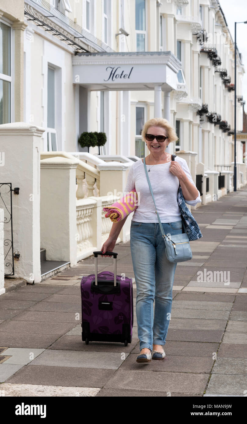 Single lonely mature woman hi-res stock photography and images - Alamy