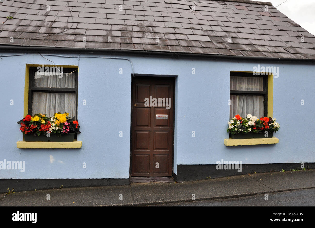 traditional irish cottage Stock Photo - Alamy