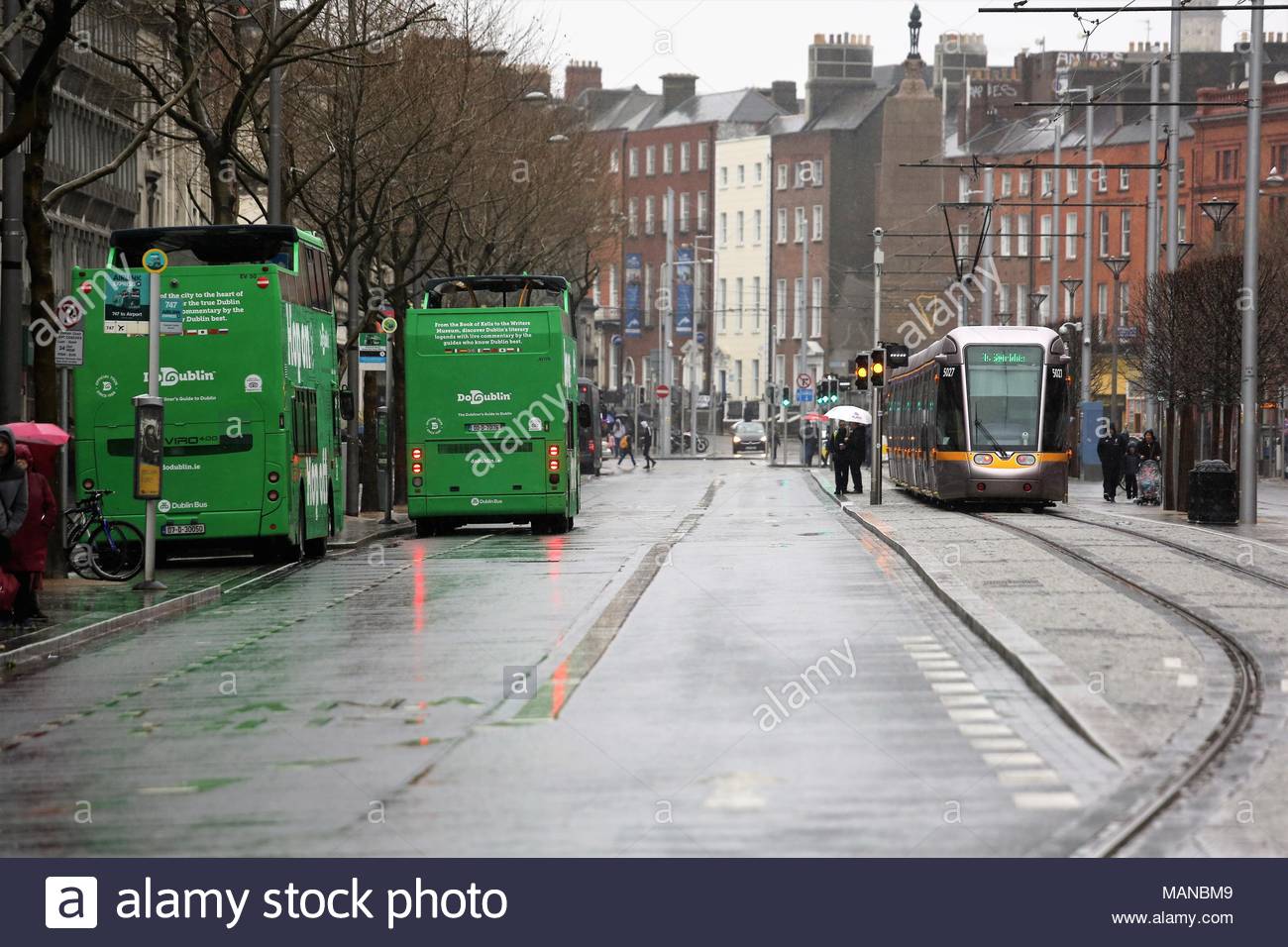 Green buses dublin hi-res stock photography and images - Alamy