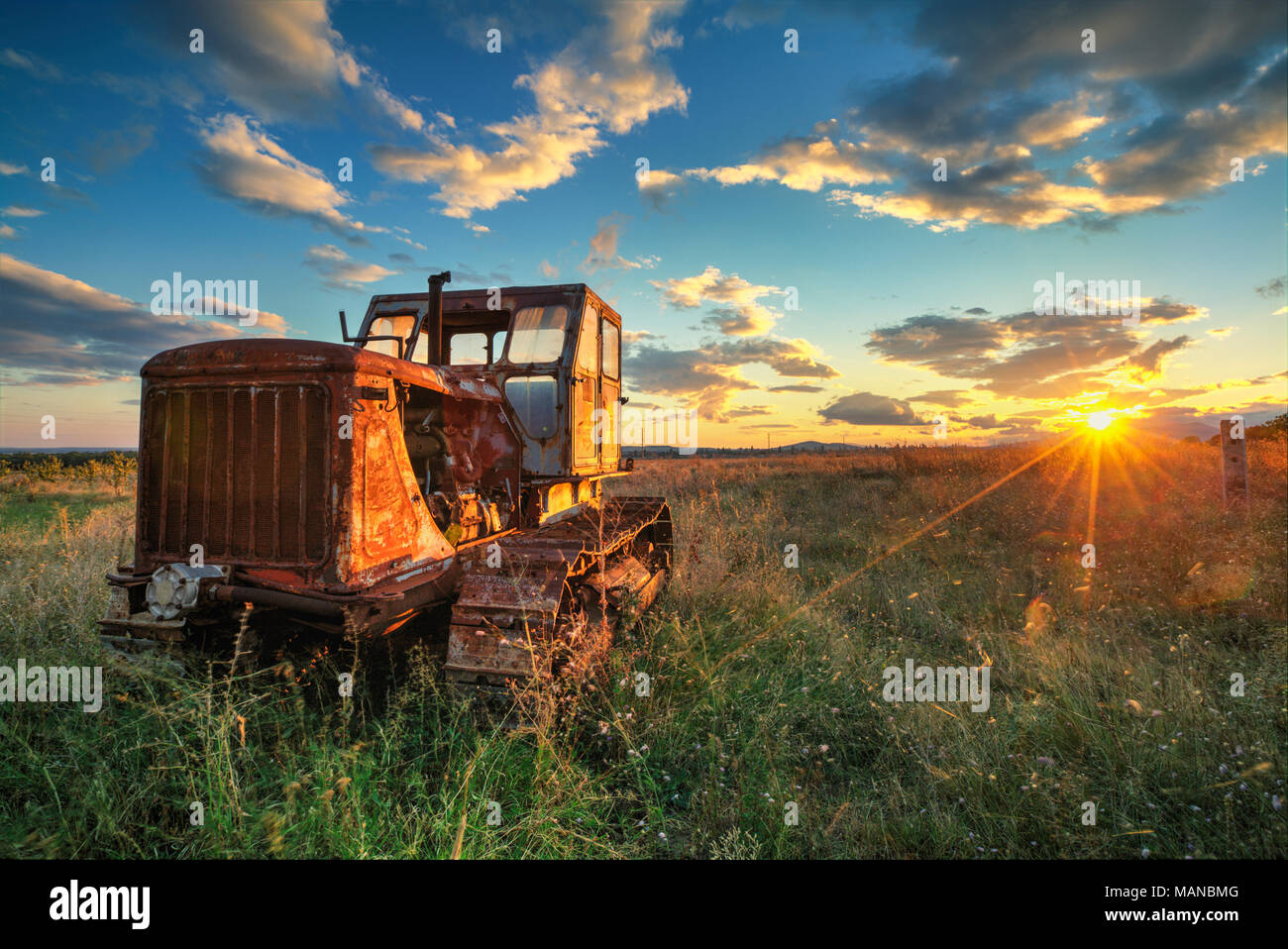 Work farmer landscape beautiful hi-res stock photography and images - Alamy