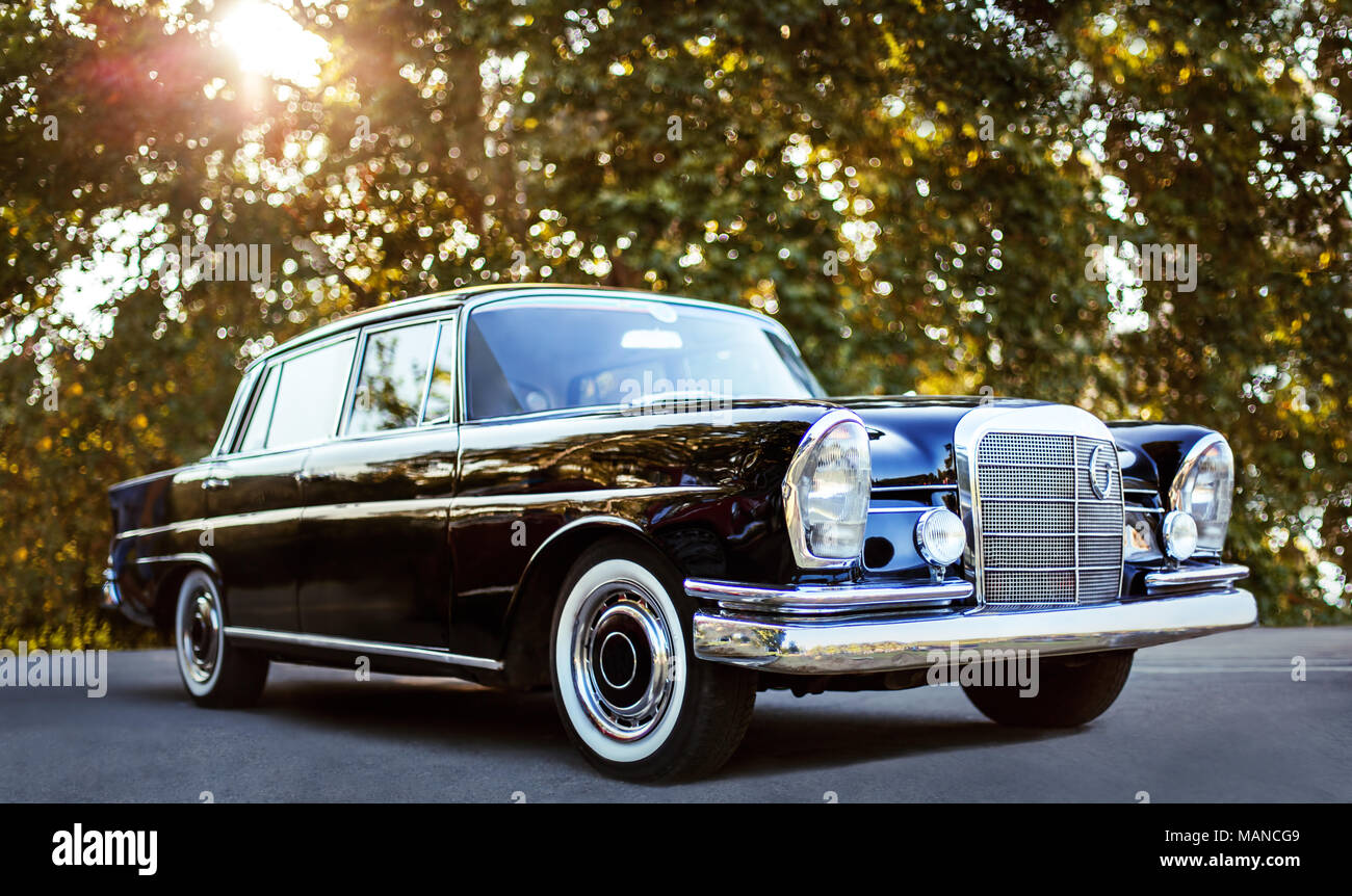 Dashboard old mercedes car hi-res stock photography and images - Alamy