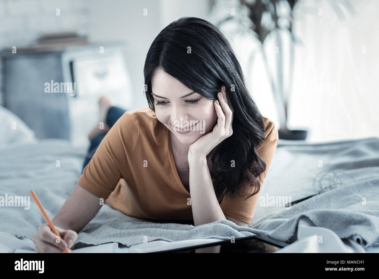 Pretty freelancer taking notes hi-res stock photography and images - Alamy