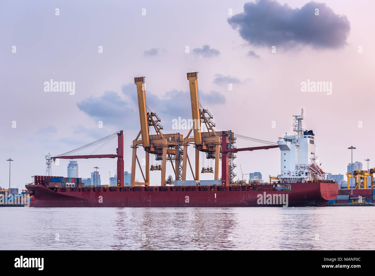 Terminal unloading container of Bangkok port Stock Photo - Alamy