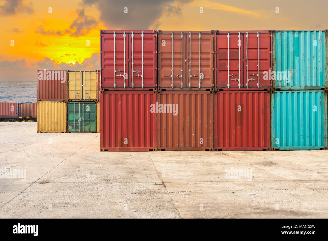 Heavy goods handling hi-res stock photography and images - Alamy