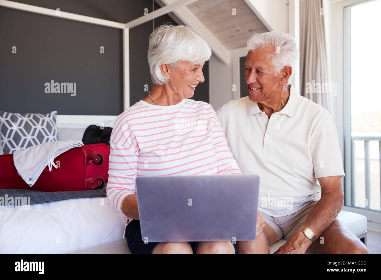 Two men with laptop computer hi-res stock photography and images - Alamy
