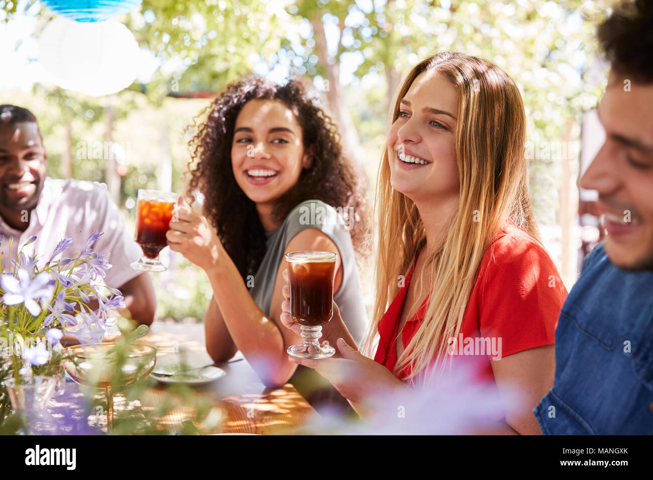 Young people socialising hi-res stock photography and images - Alamy