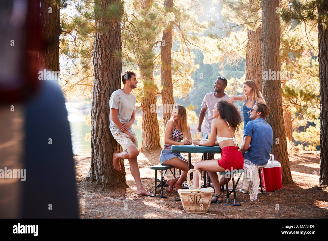 Adult friends hanging out hi-res stock photography and images - Alamy