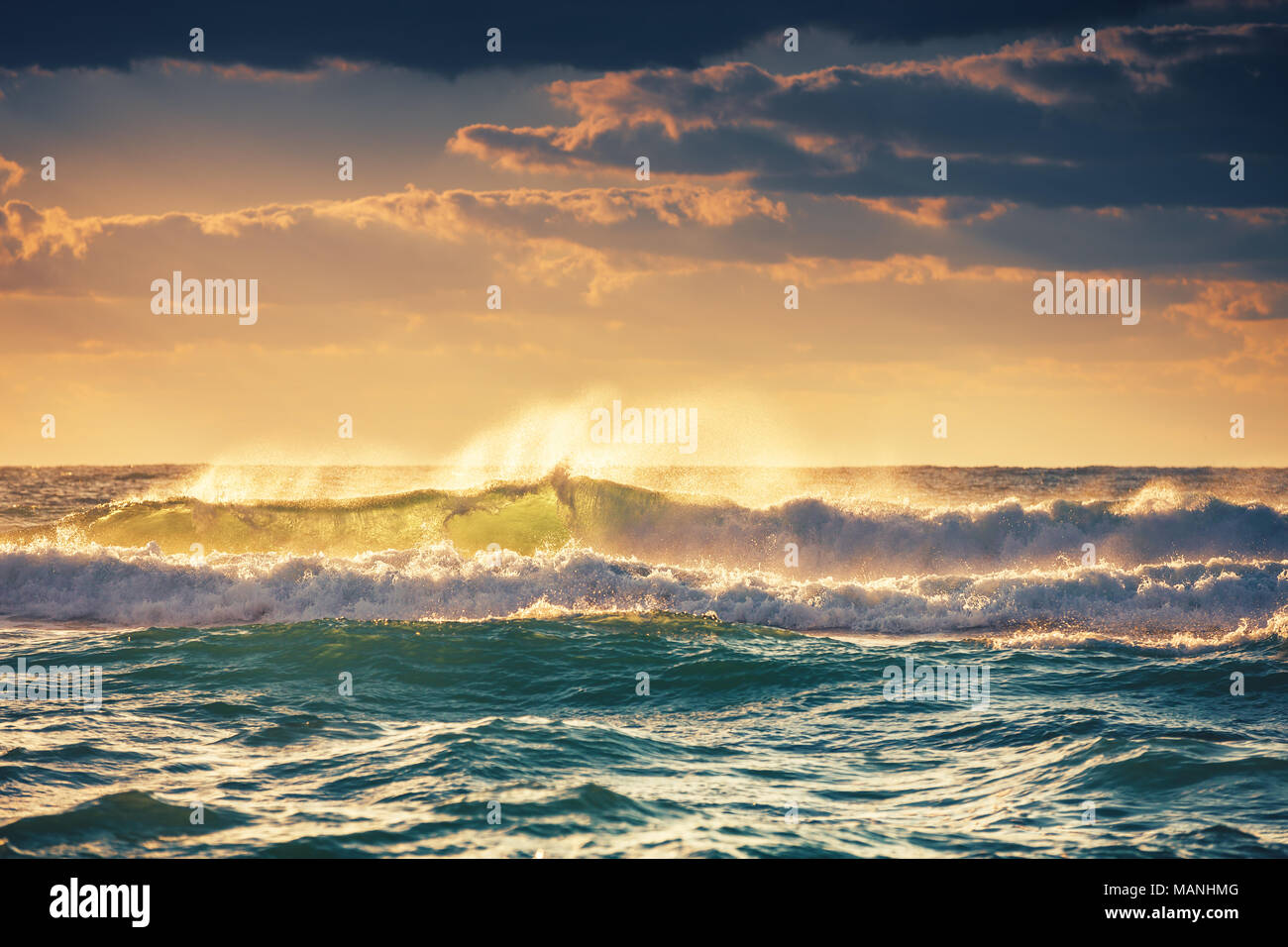 Shining sea backgrounds hi-res stock photography and images - Alamy