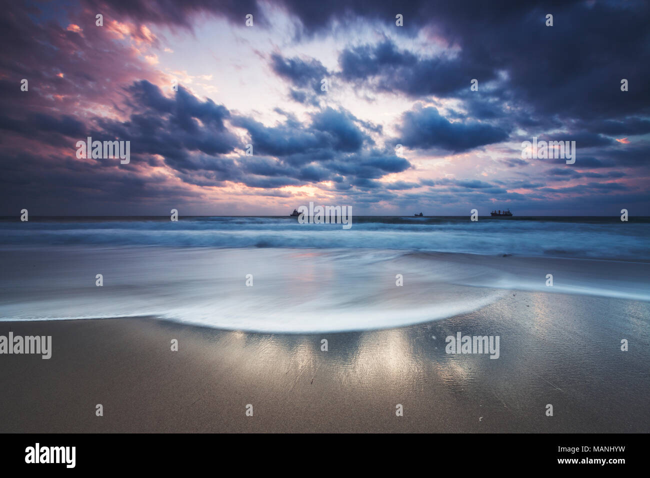 Abstract sunrise over ocean sun hi-res stock photography and images - Alamy