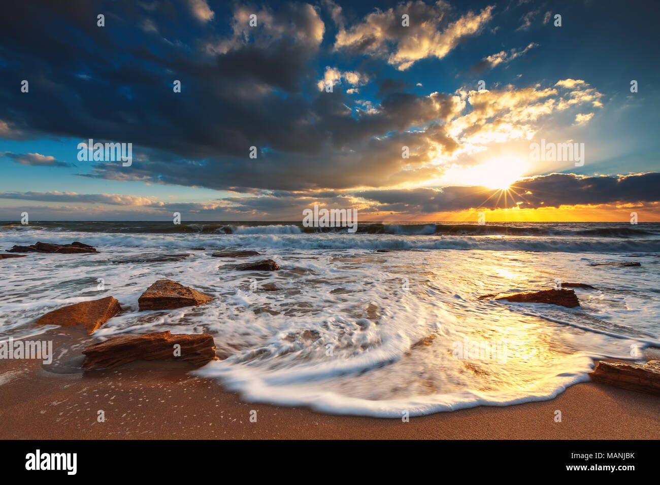 Cloudscape over water hi-res stock photography and images - Alamy