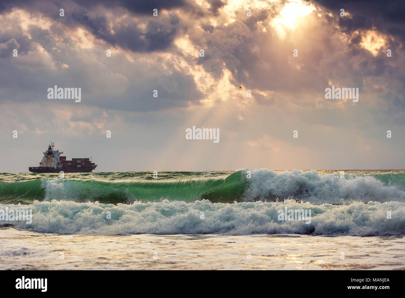 Maritime industrial setting hi-res stock photography and images - Alamy