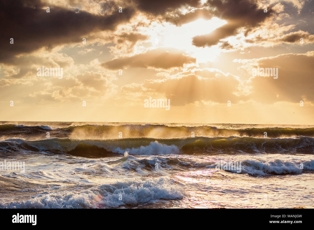Waves sunrise ocean hi-res stock photography and images - Alamy