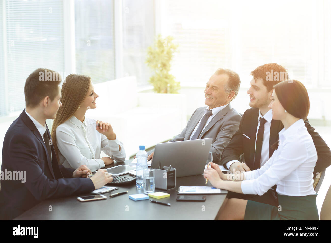 business colleagues talking at Desk in the office Stock Photo - Alamy