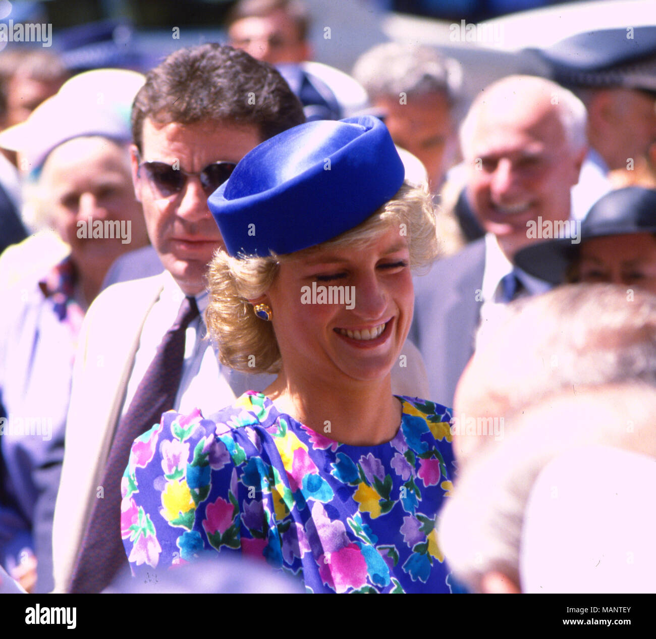 Princess diana crowd hi-res stock photography and images - Alamy