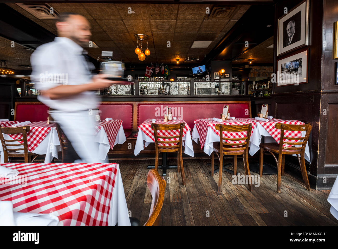 PJ Clarke's Restaurant scenes, New York City Stock Photo - Alamy