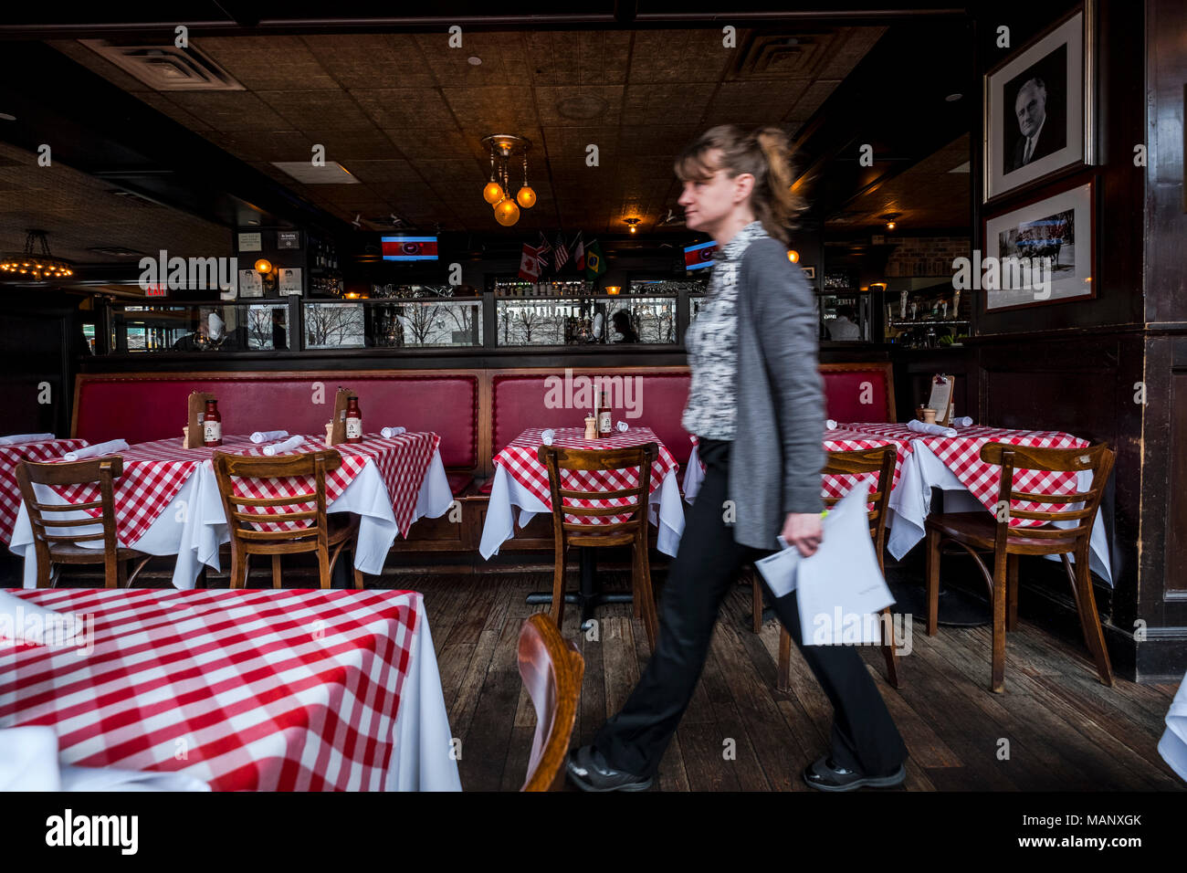 PJ Clarke's Restaurant scenes, New York City Stock Photo - Alamy