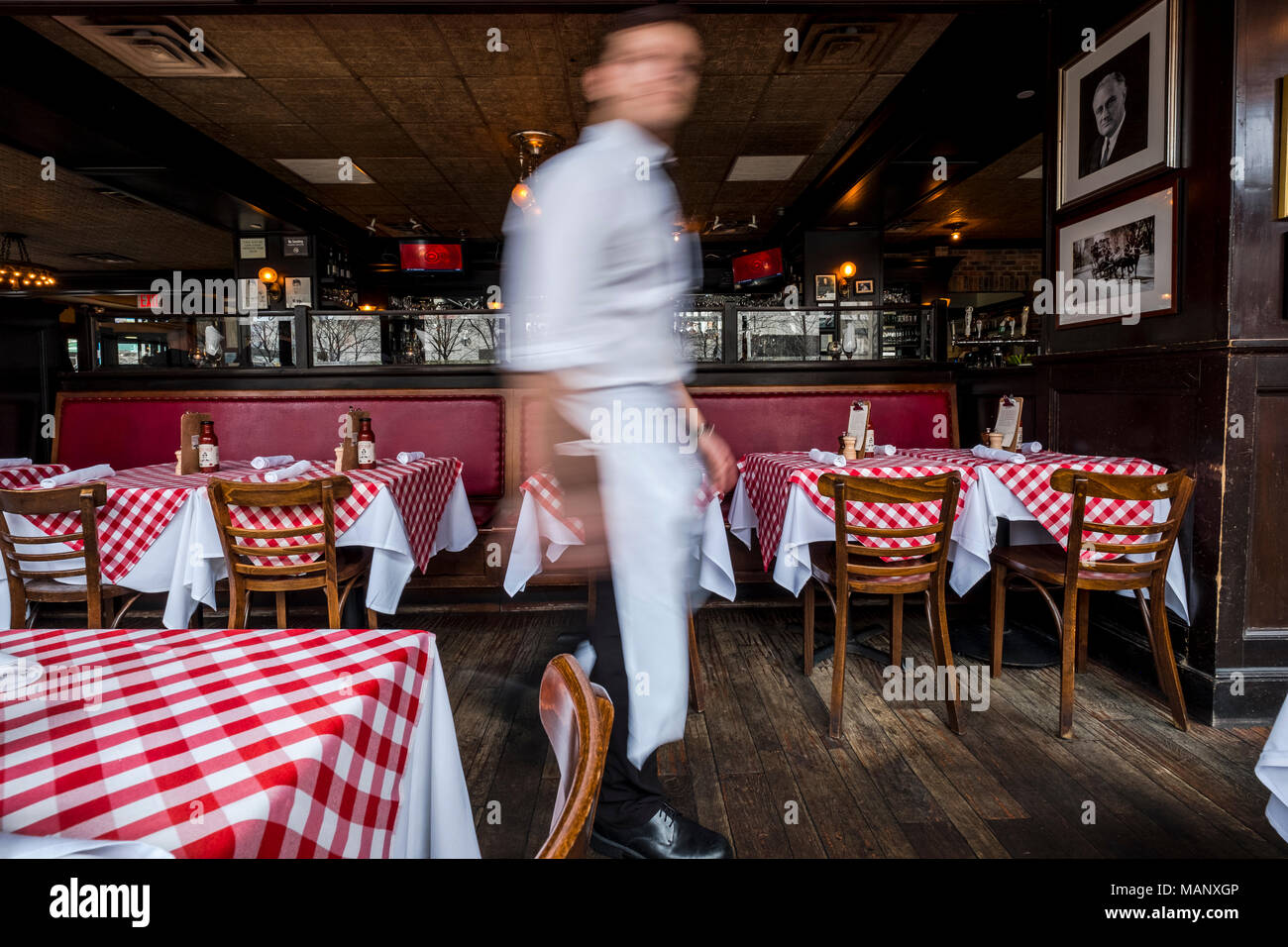 PJ Clarke's Restaurant scenes, New York City Stock Photo - Alamy