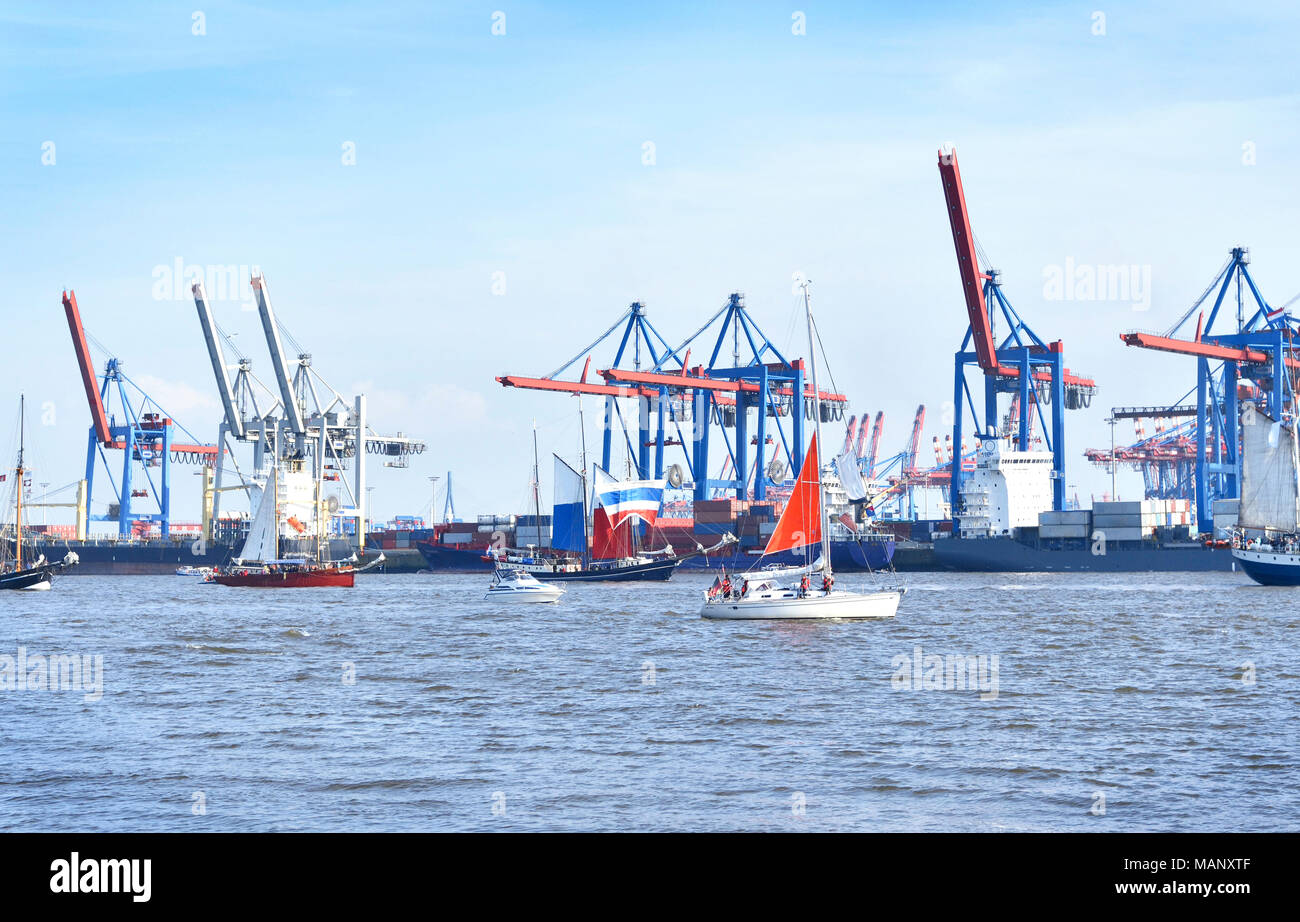 Ship parade hi-res stock photography and images - Alamy