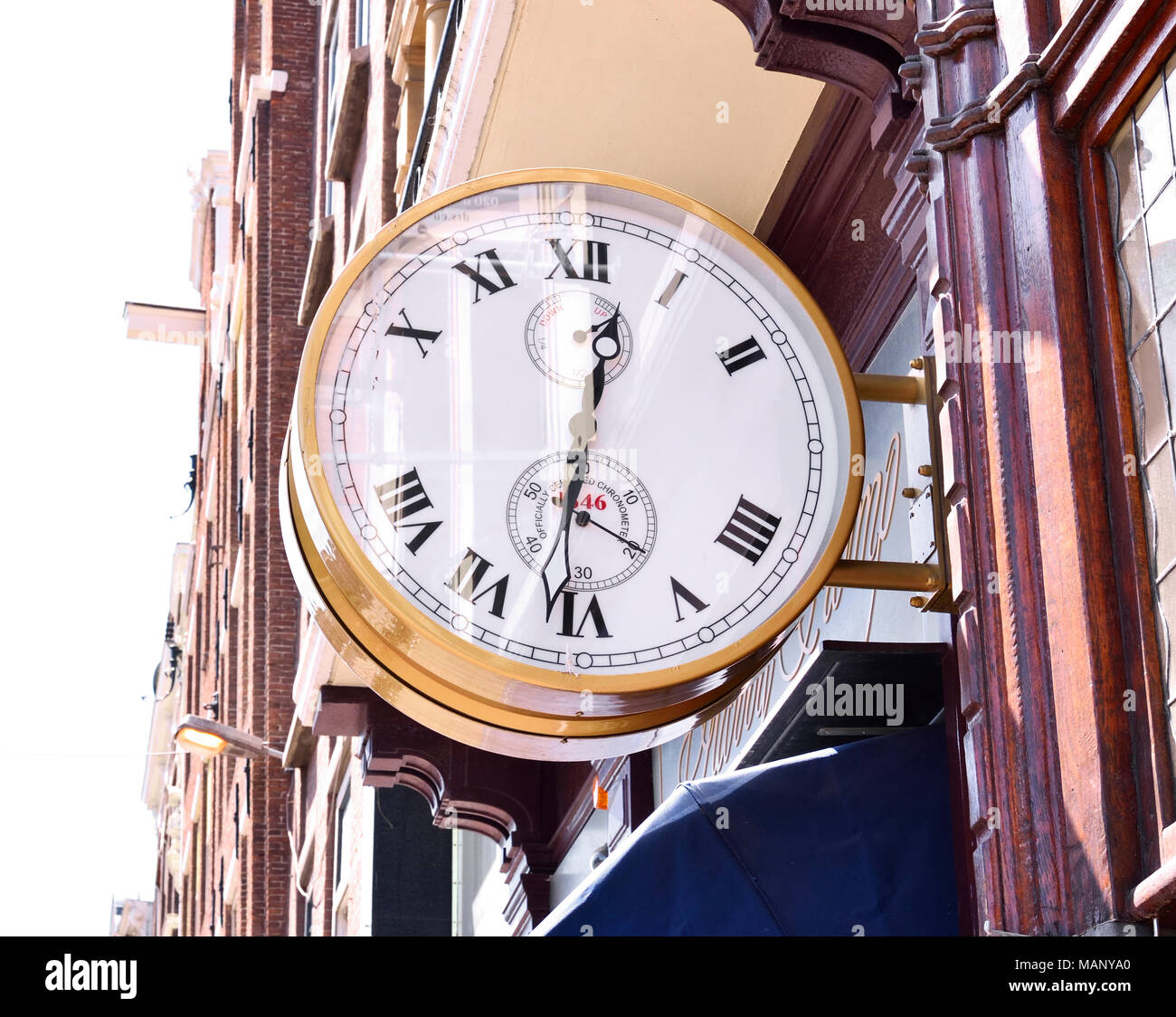 Antique clock shop hi-res stock photography and images - Alamy