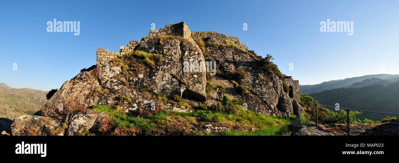 Castro Laboreiro medieval castle. Peneda Gerês National Park, Portugal ...