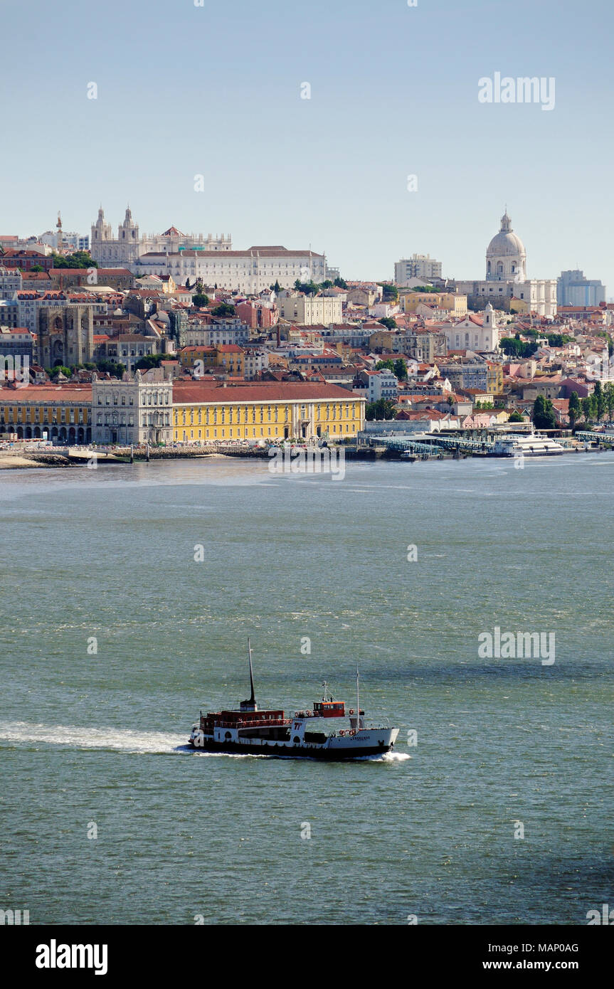 Rio tejo river hi-res stock photography and images - Alamy