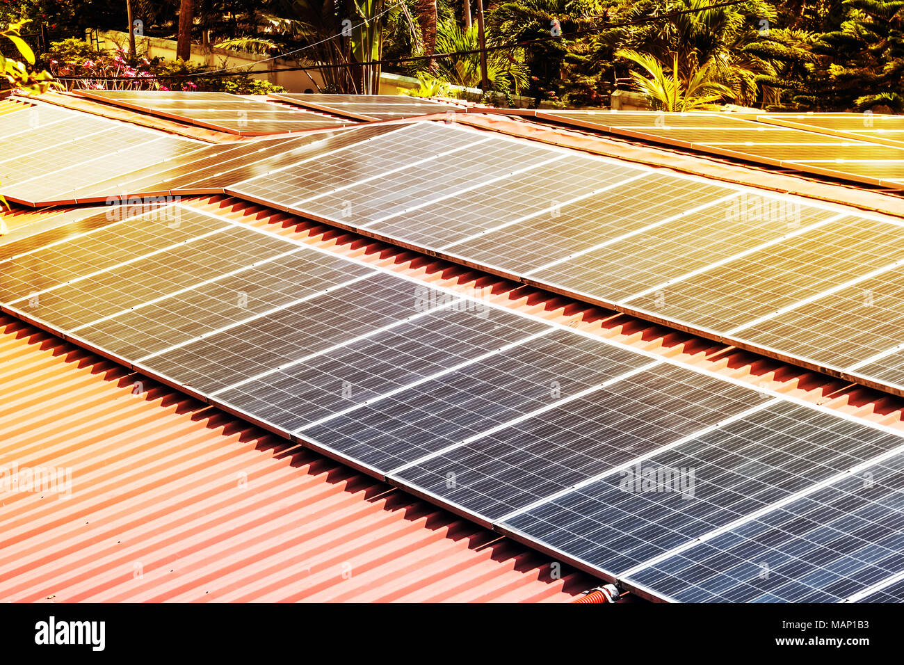 Black solar panels hi-res stock photography and images - Alamy
