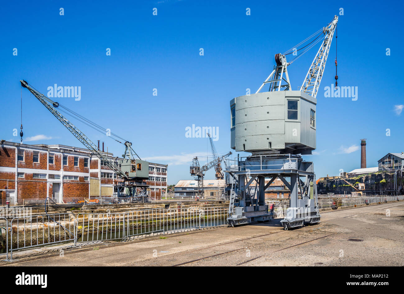 Electric dock crane hi-res stock photography and images - Alamy