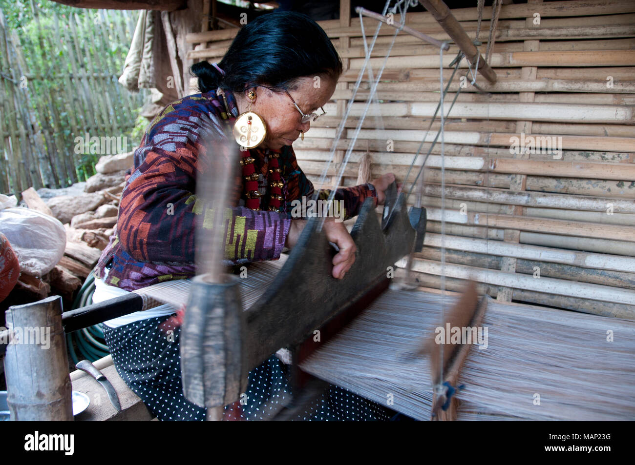 Weaving loom nepal hi-res stock photography and images - Alamy