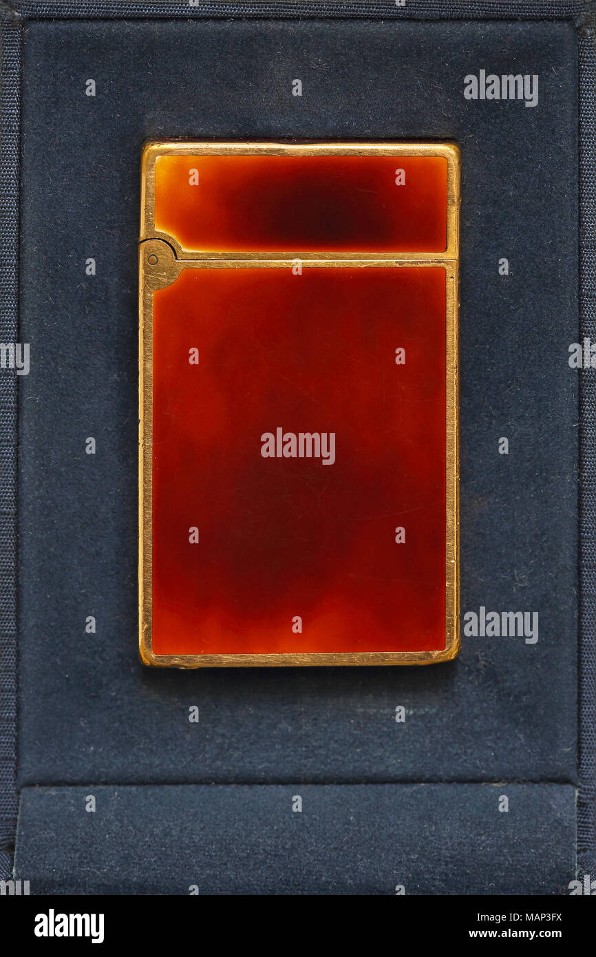 Golden lacquer hi-res stock photography and images - Alamy