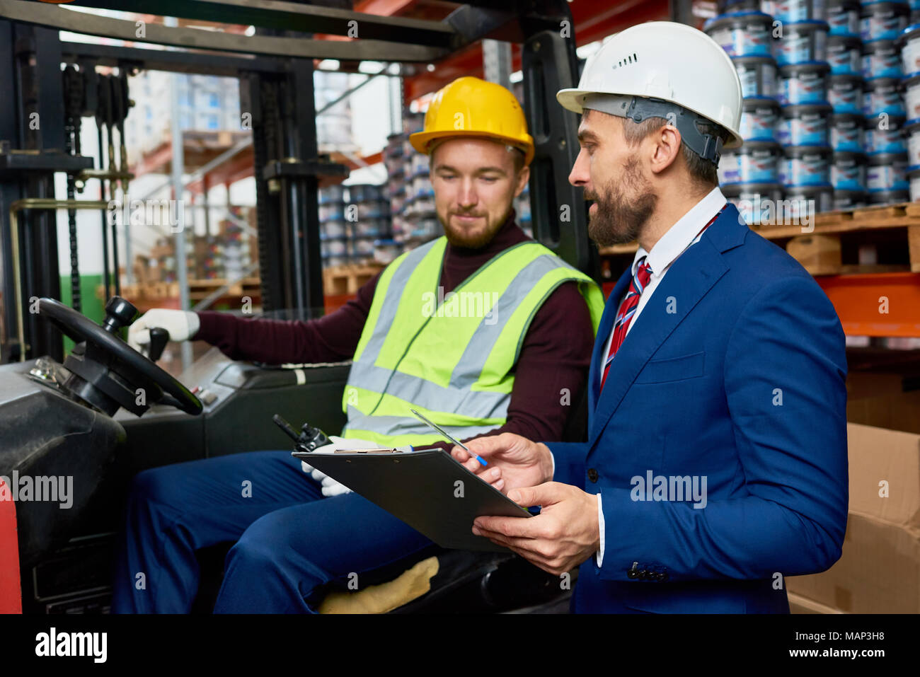 Warehouse Manager Instructing Mover Stock Photo - Alamy