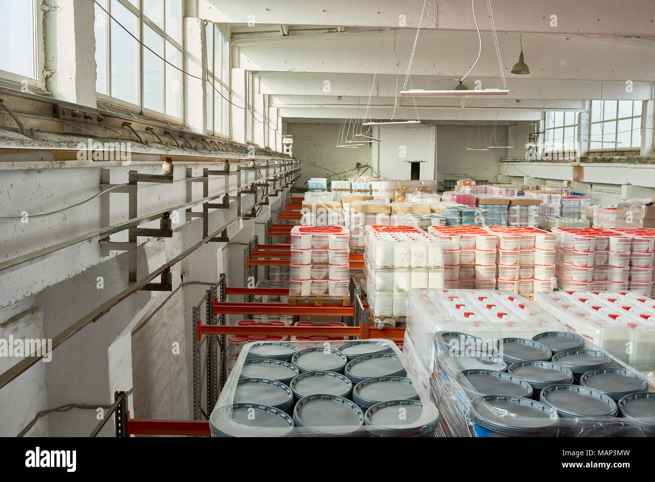 Shelves of boxes in warehouse hi-res stock photography and images - Alamy