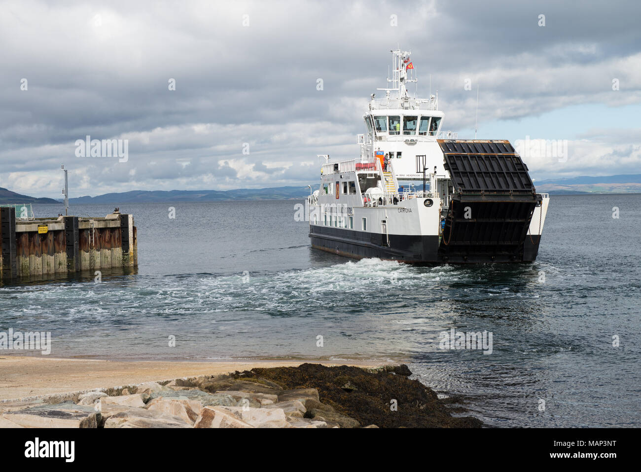 The claonaig to lochranza ferry hi-res stock photography and images - Alamy