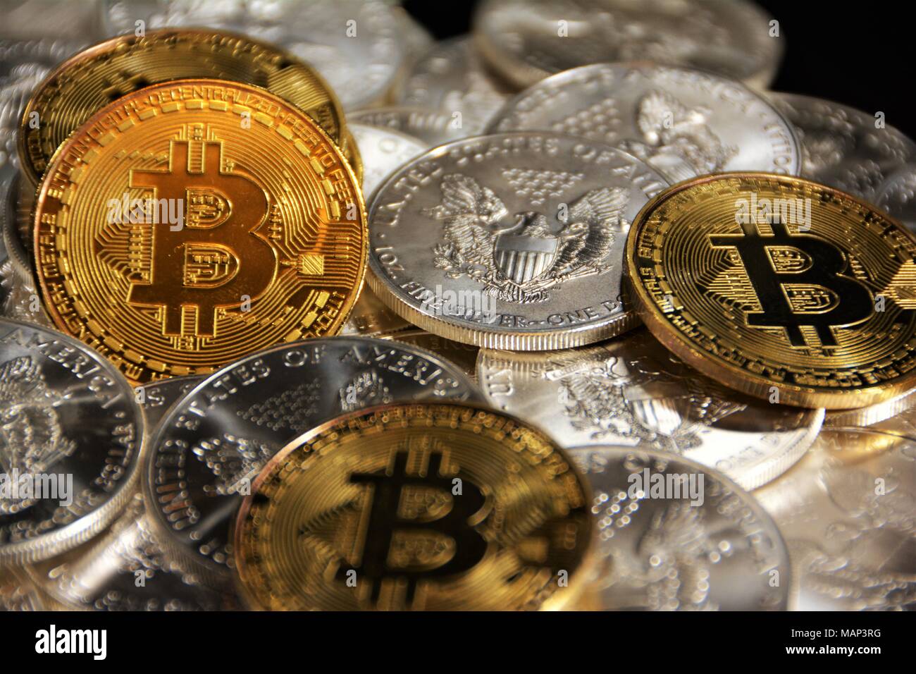 Silver u s coins hi-res stock photography and images - Alamy