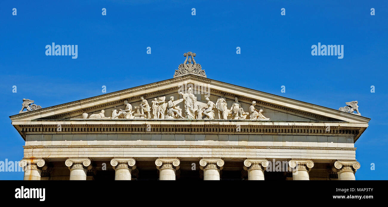Gable columns hi-res stock photography and images - Alamy