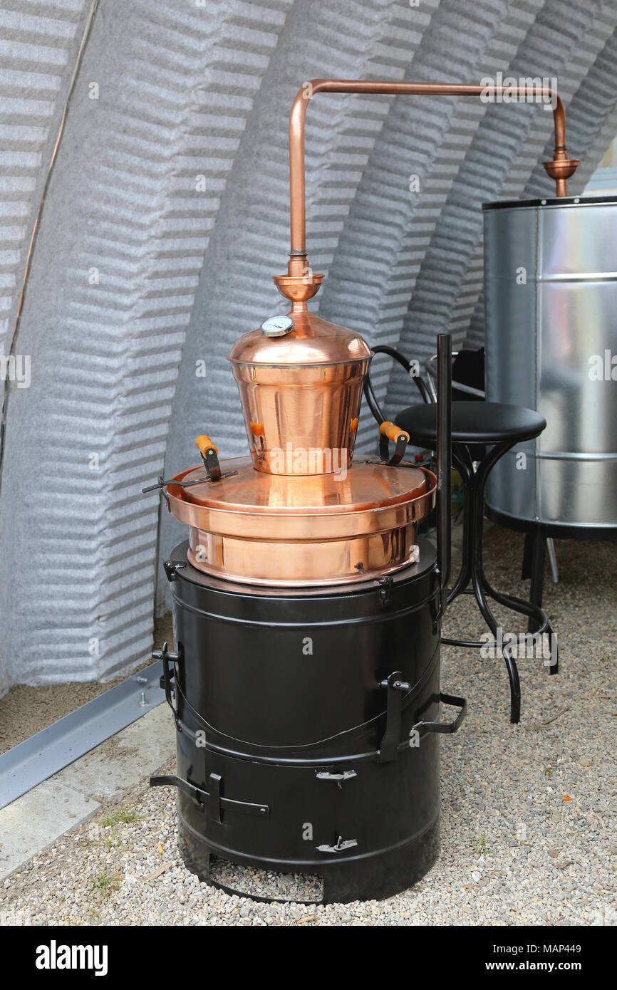 Copper Still Apparatus for Distilling Alcohol Stock Photo - Alamy