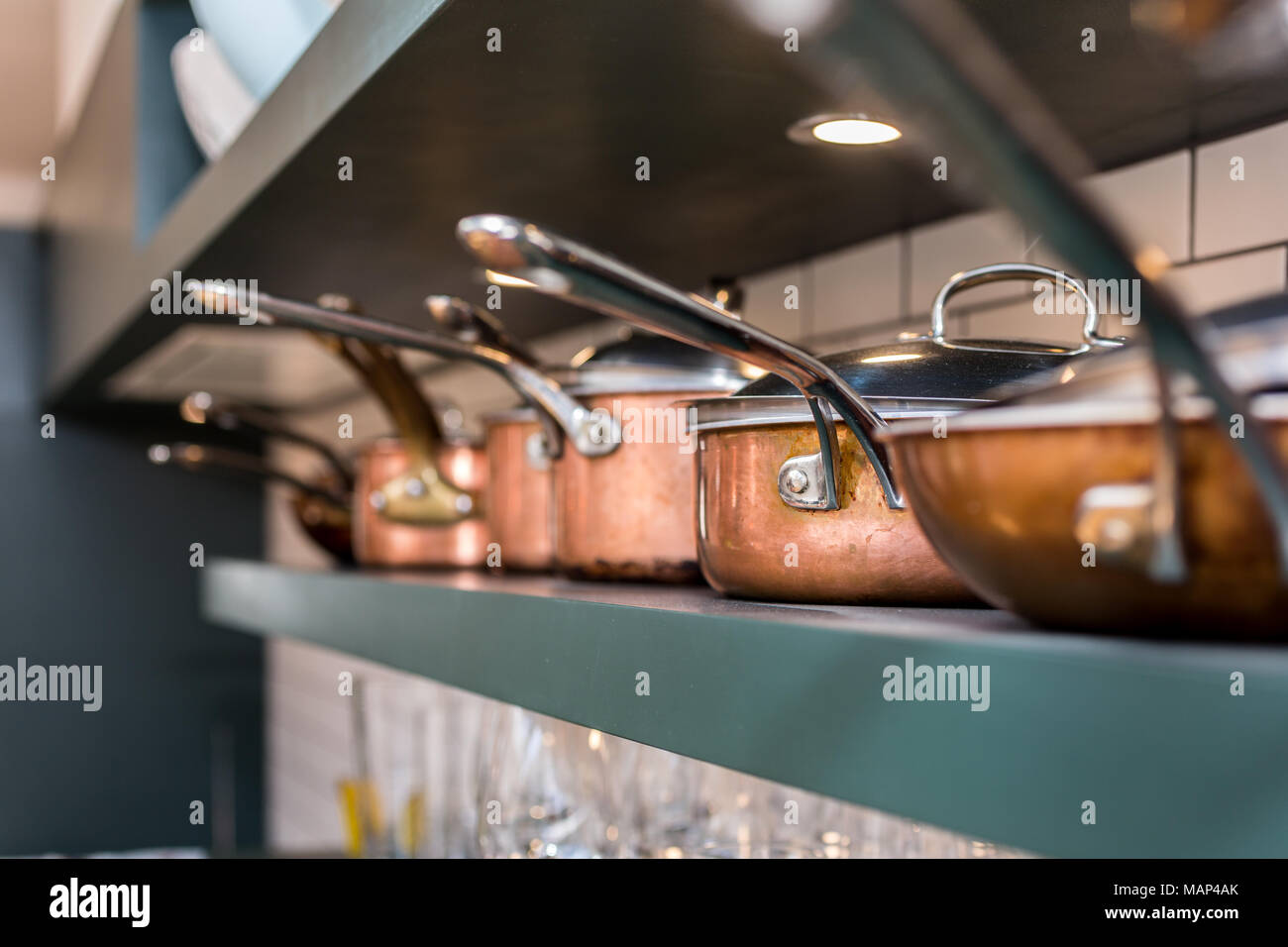 Copper pans hi-res stock photography and images - Alamy