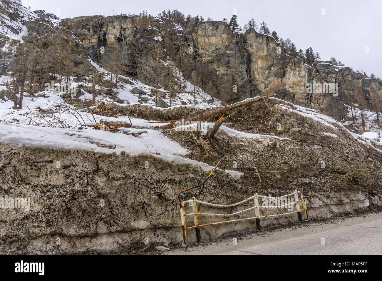 Real avalanche hi-res stock photography and images - Alamy