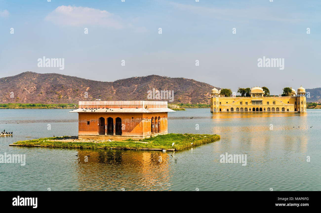 Indian castle and water hi-res stock photography and images - Alamy