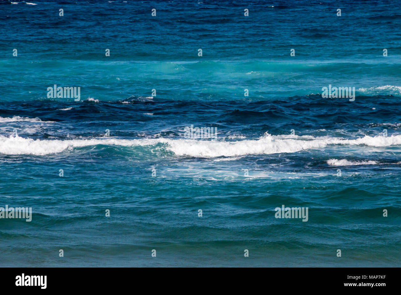 Up close waves hi-res stock photography and images - Alamy