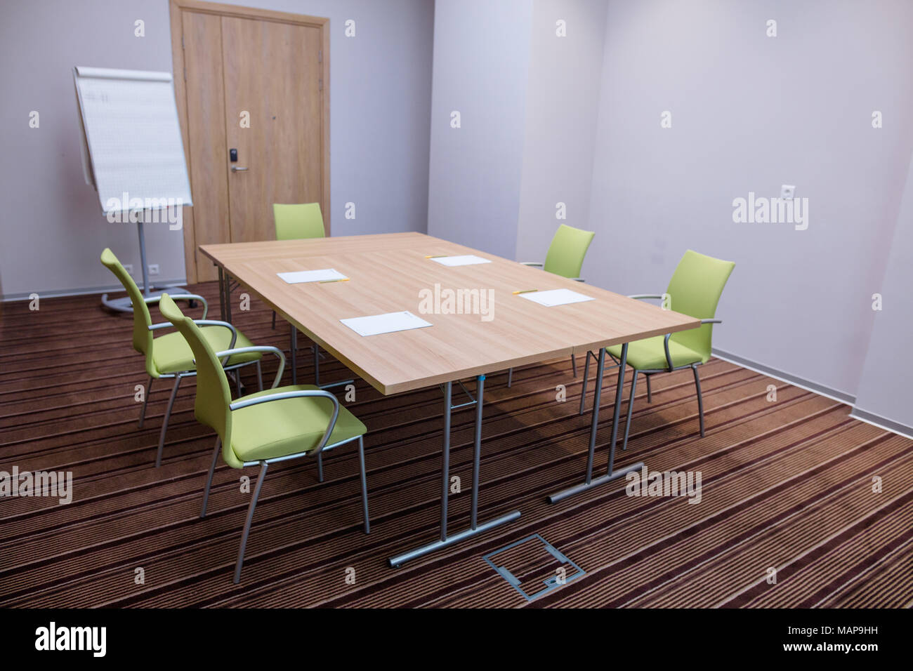 Empty small conference room table hi-res stock photography and images ...