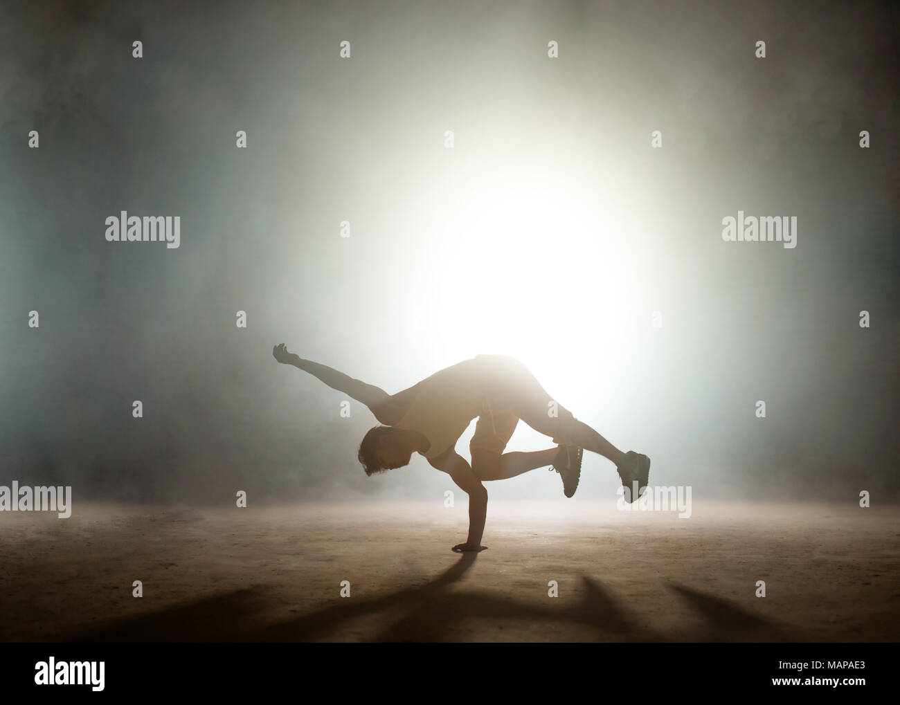 B boy freeze hi-res stock photography and images - Alamy