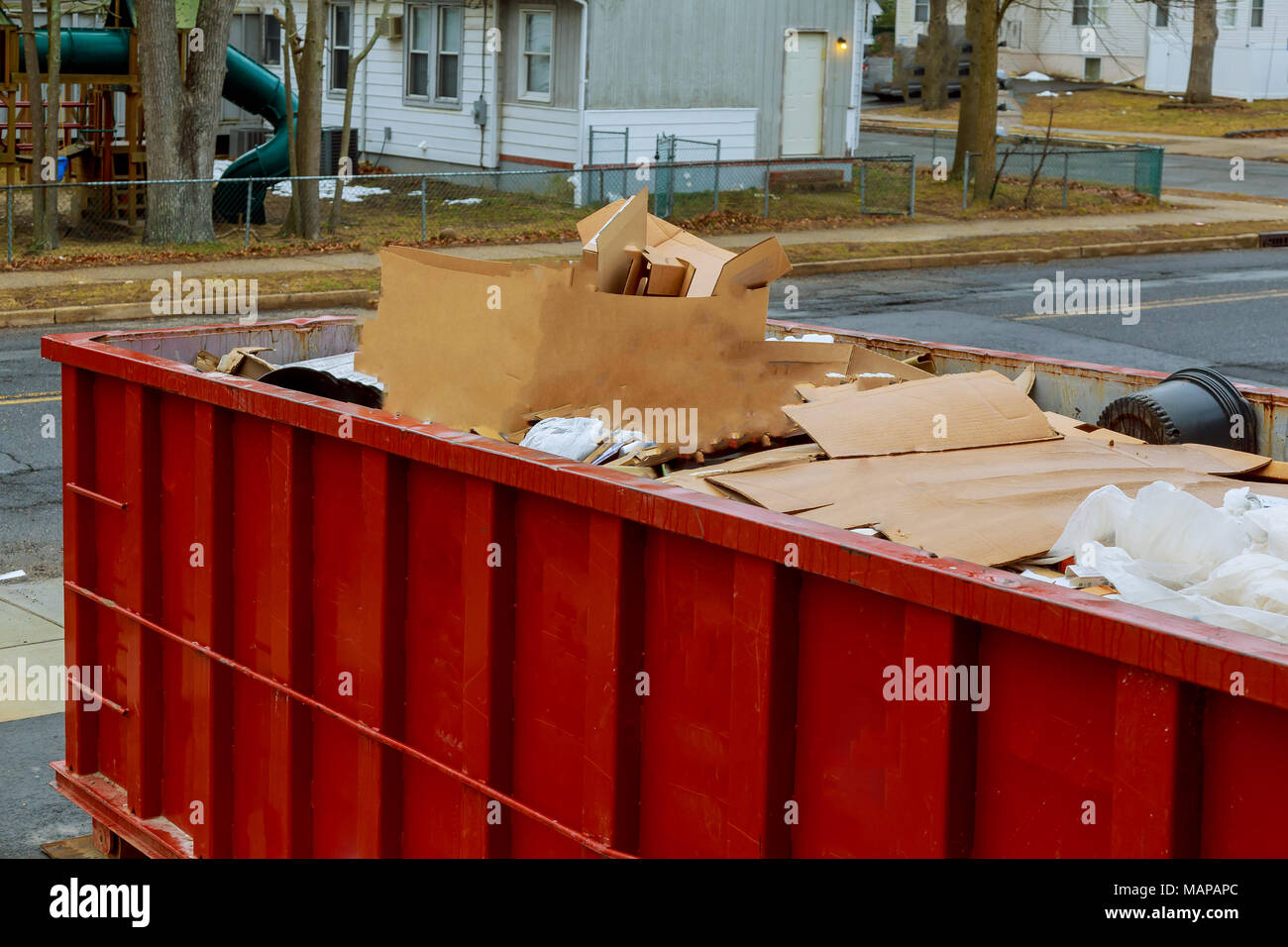 Full trashcan on street hi-res stock photography and images - Alamy