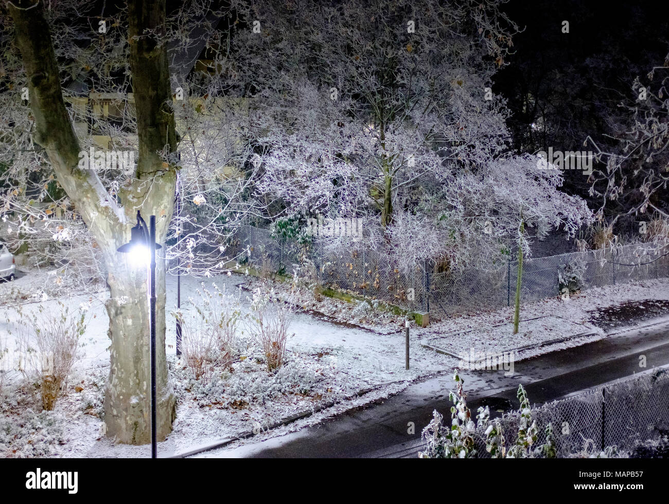 Suburb street hi-res stock photography and images - Alamy