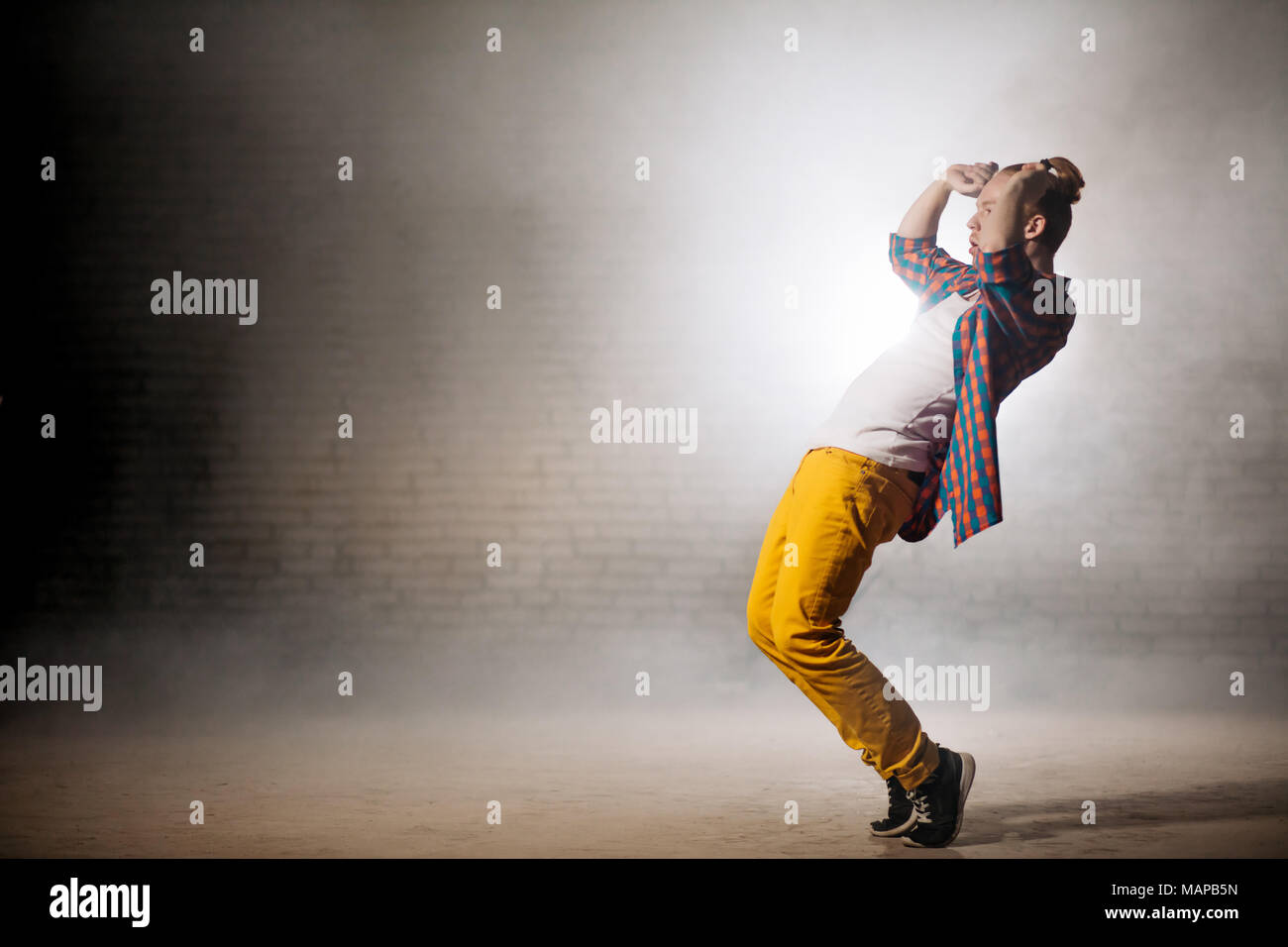 Tiptoe jump hi-res stock photography and images - Alamy
