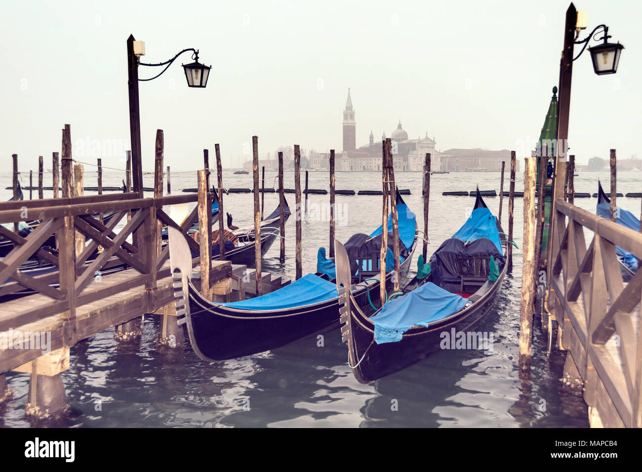 Two gondola hi-res stock photography and images - Alamy